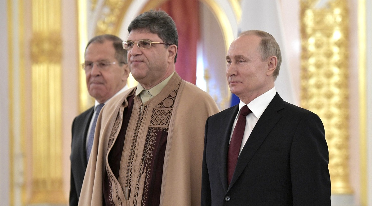 L'Ambassadeur de Tunisie à Moscou présente ses lettres de créance à Poutine