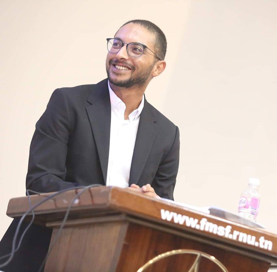 Médecins en deuil : Un brassard noir en hommage à Jed Henchiri