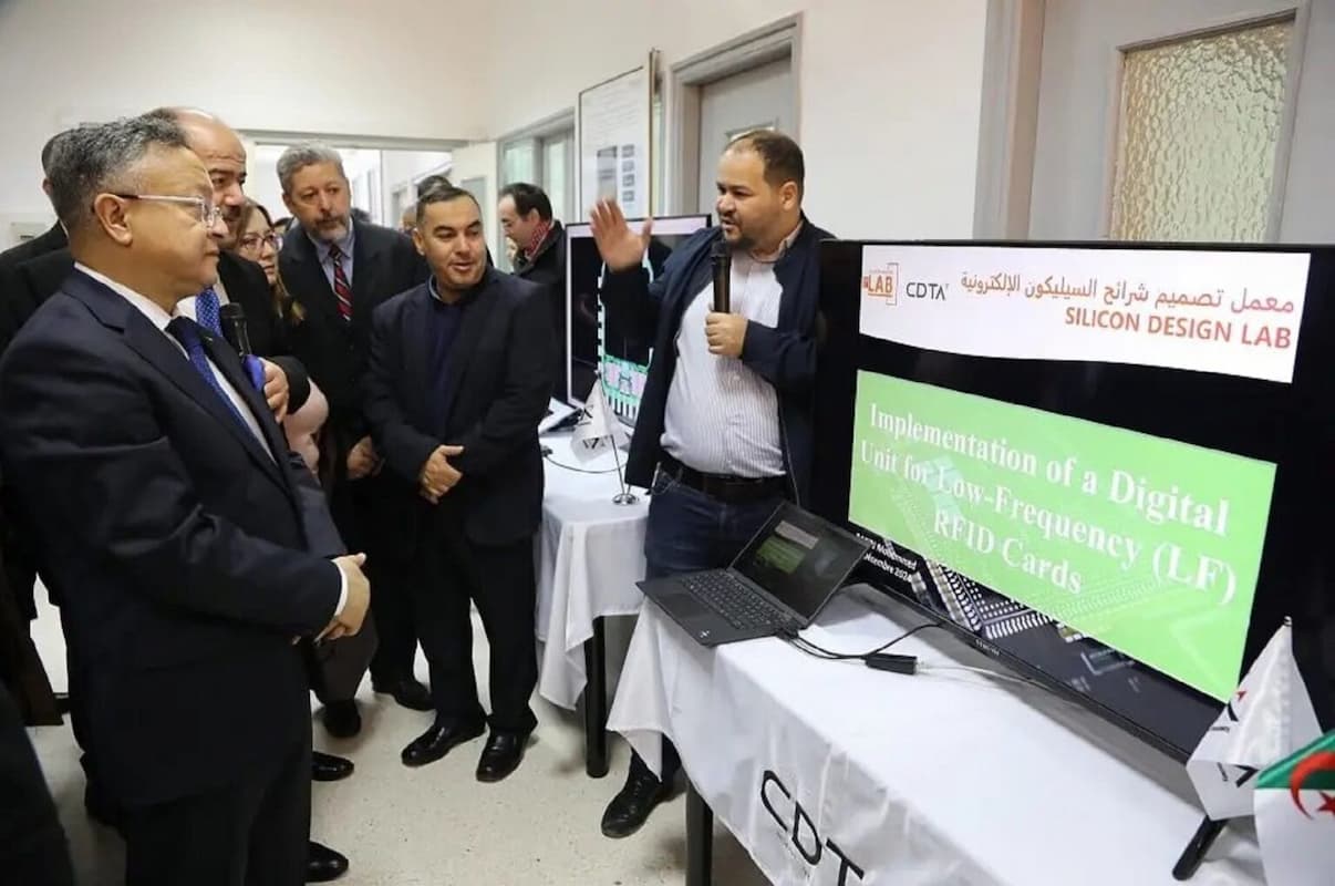 L’Algérie inaugure sa première usine de puces électroniques